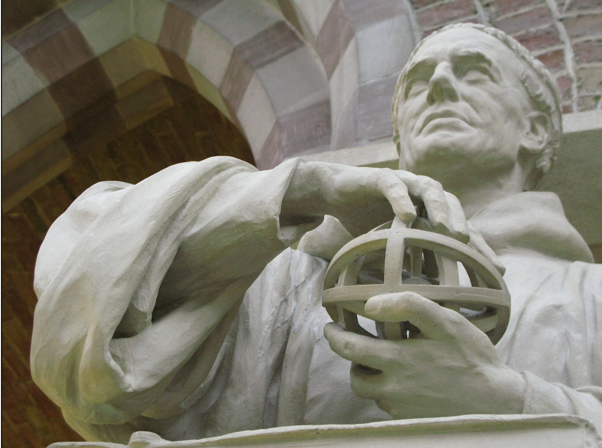 Roger Bacon y la Innovación óptica | Vertex Lab